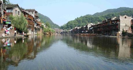 10D Yangtze River / Zhangjiajie + Chongqing with Famous Ge-Tai Host Lin ...